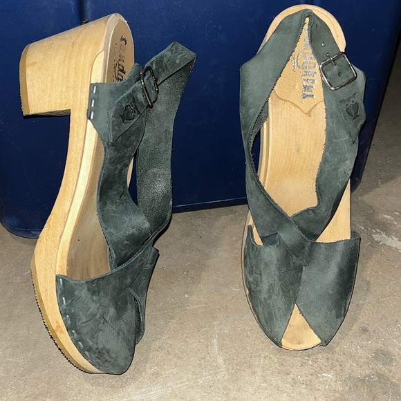 Sandgrens | Shoes | Sandgrens Green Clog Wood Sandals Strappy Heels ...